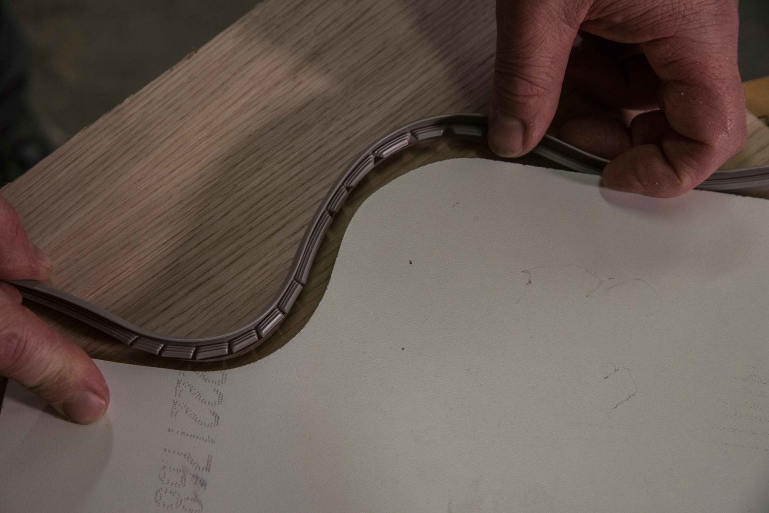 Umleimer für Möbelkanten mit Rundungen - explorer Magazin