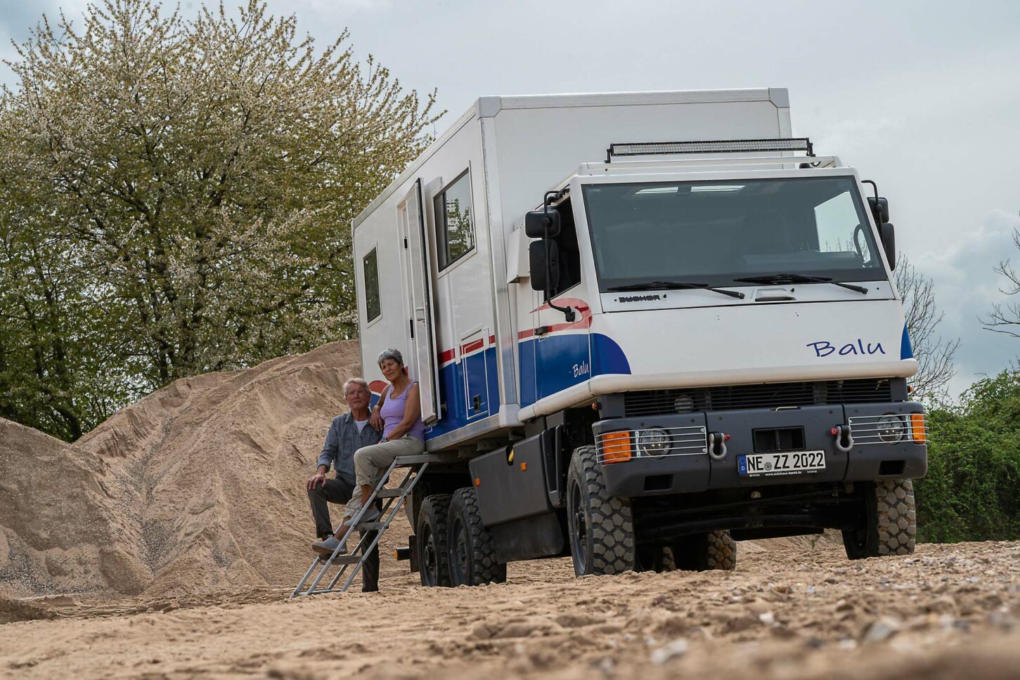Probier’s mal mit Gemütlichkeit: Balu, der Bucher Duro 6x6 - explorer ...