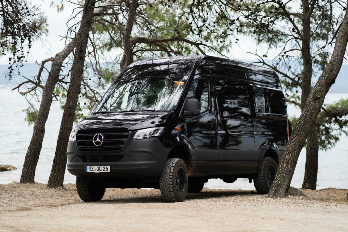 Offtrack: Stealth-Camper auf Mercedes Sprinter - explorer Magazin