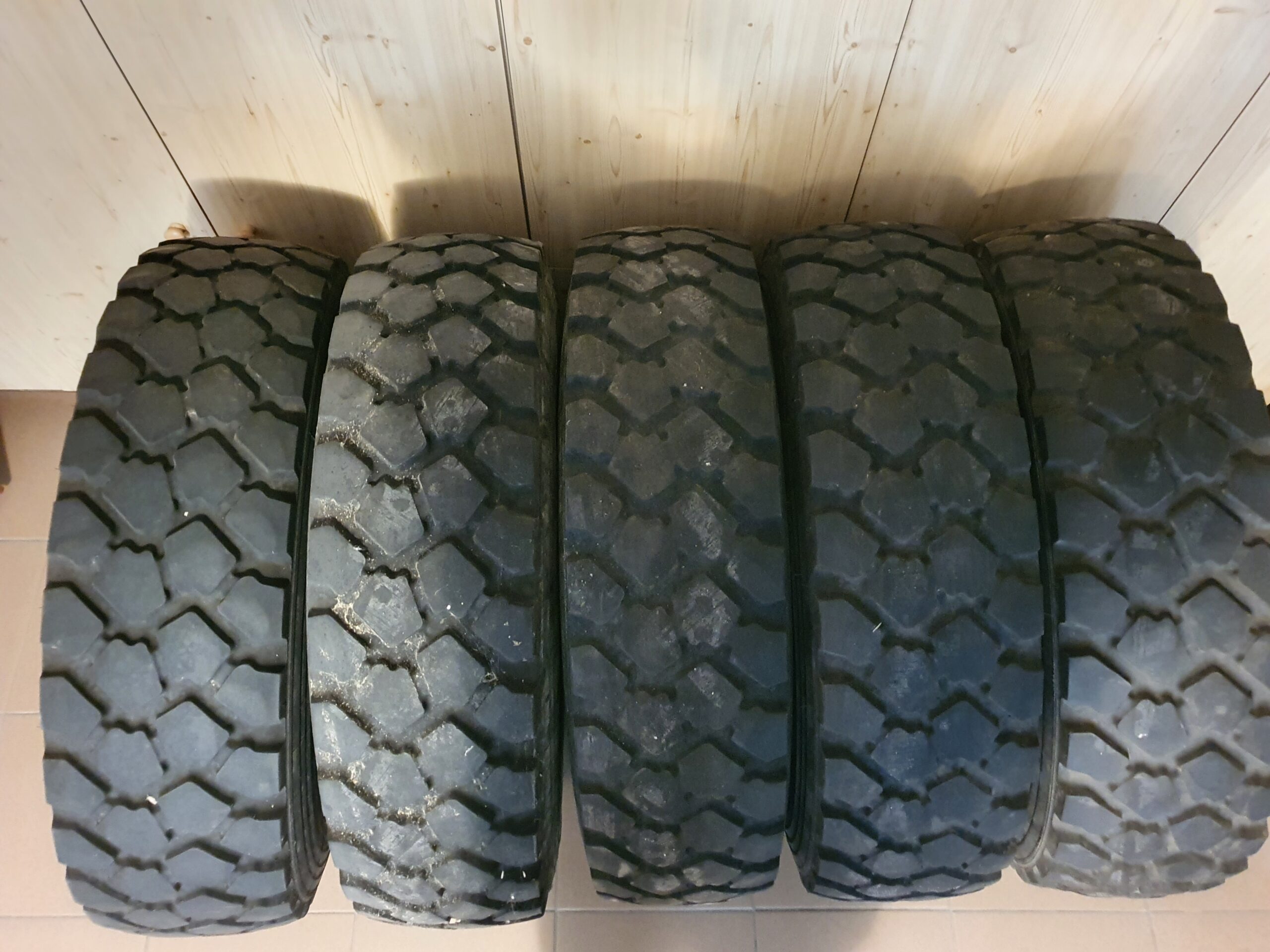 Michelin XZL 255 100 R16 - explorer Magazin