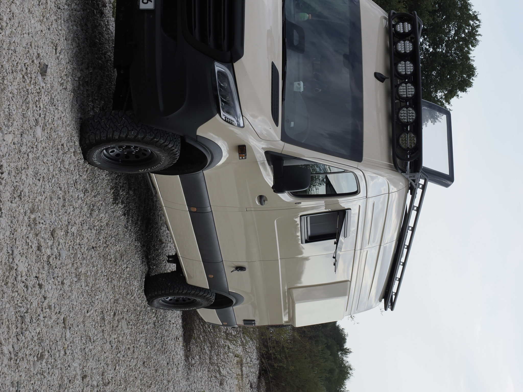 4x4 Offroad Mercedes Sprinter 907 4,4T - explorer Magazin